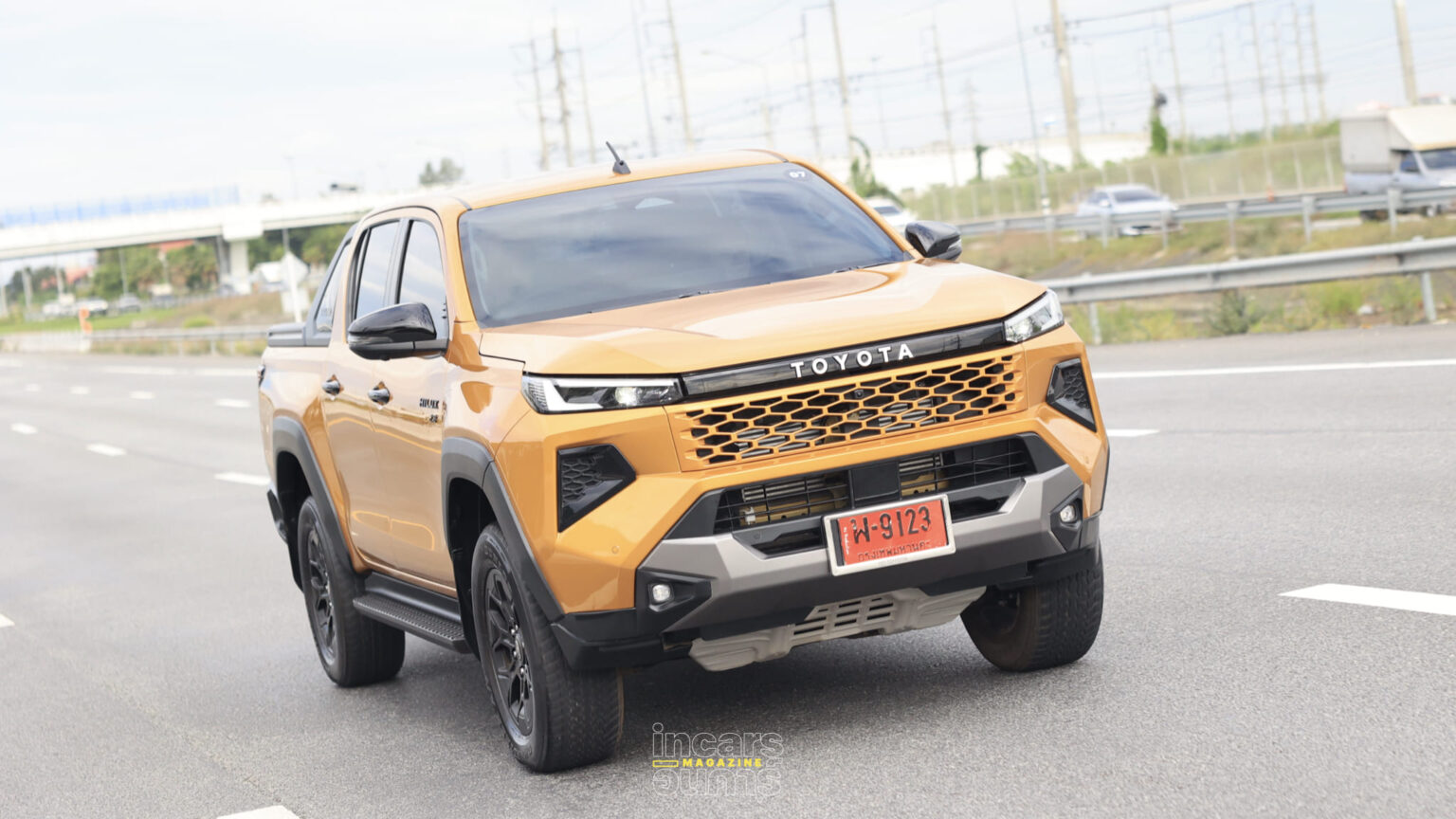 ทดสอบสมรรถนะกระบะร่างใหญ่ โตโยต้าไฮลักซ์ทราโว่ - นิตยสาร INCARS MAGAZINE